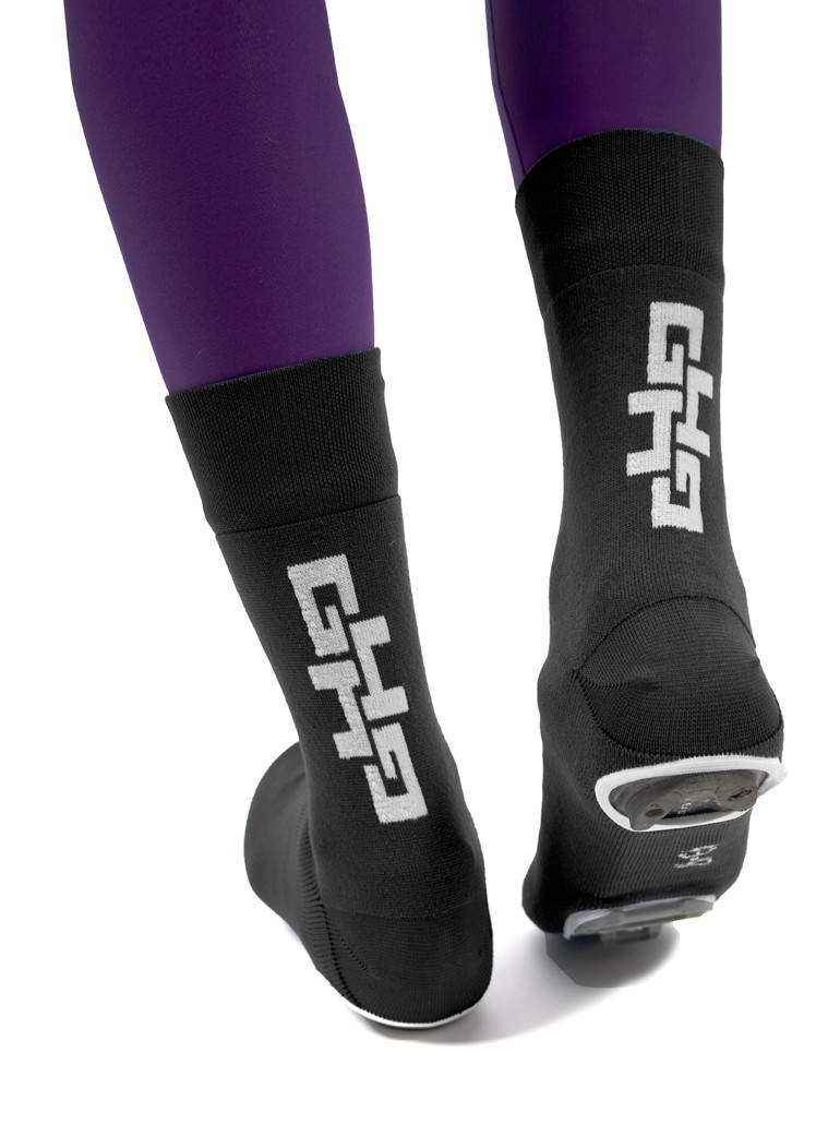 G4 Black Cycling Shoe Covers: Comfort, Resistance and Elegant Style